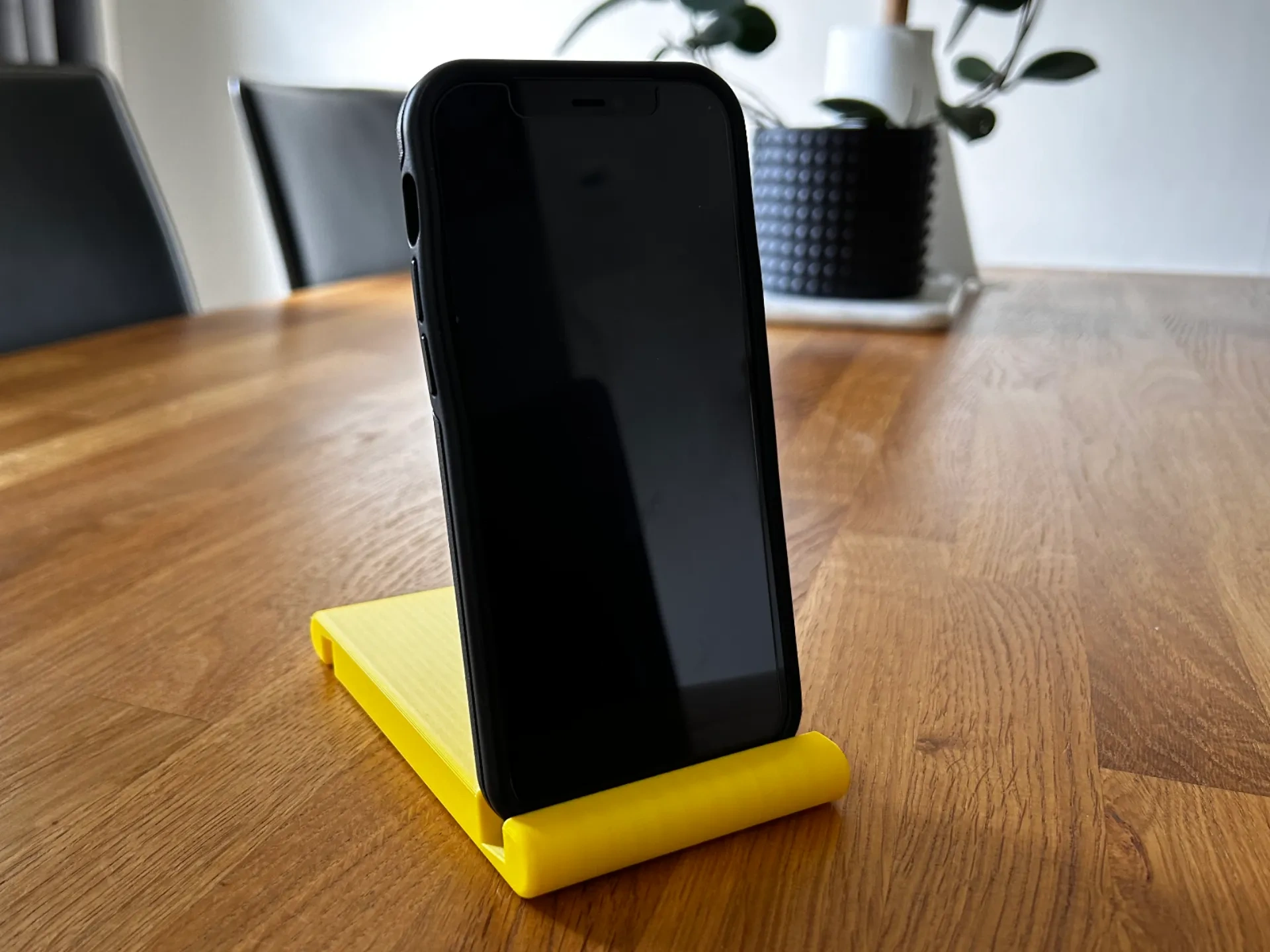 Super Simple Phone Stand 来自 CloseEnoughMachineShop - MakerWorld