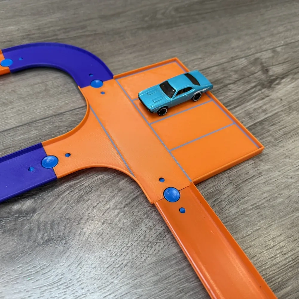 风火轮轨道路口带停车位 来自 Marto MakerWorld：免费下载 3D 模型