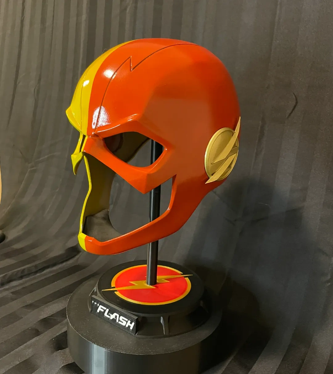 The Flash Helmet Stand 来自 Triple B 3D MakerWorld：免费下载 3D 模型