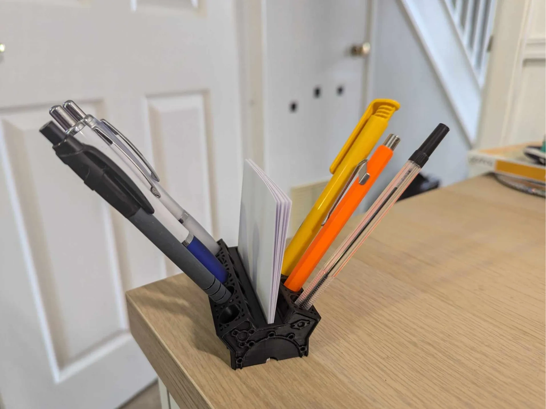 V10 pen and note holder 来自 Mohawk-Makes - MakerWorld