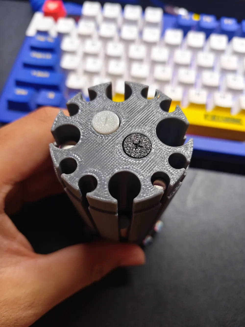 磁铁收纳器Magnet organizer含磁铁安装笔 来自 CHEM-PLUS MakerWorld：免费下载 3D 模型