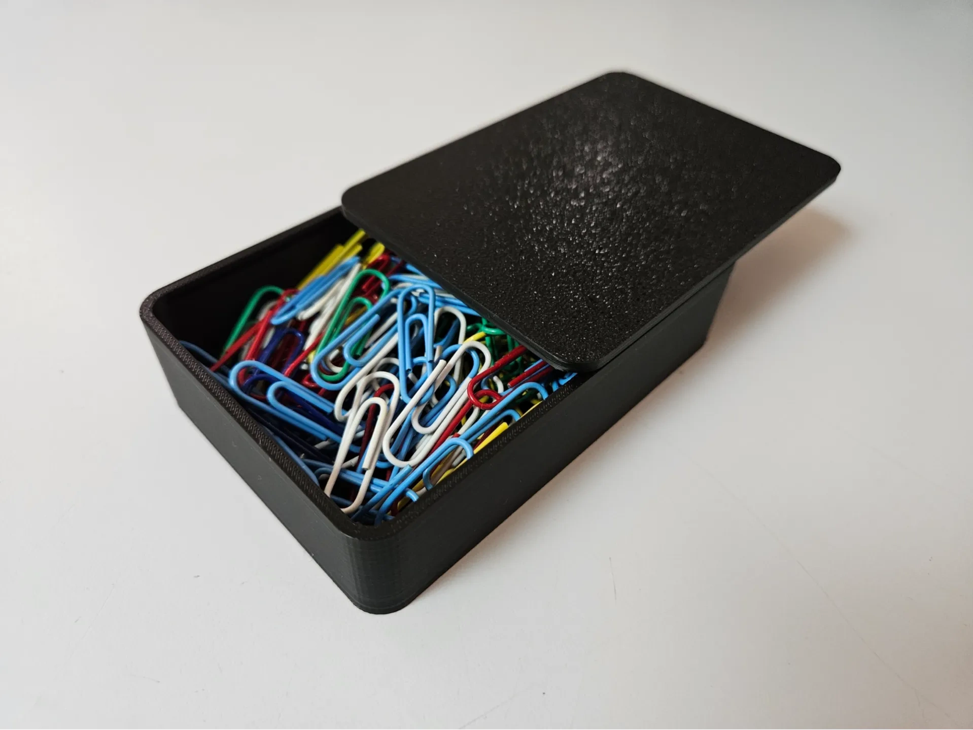 带滑盖的盒子 - 25 种尺寸（松动盖） 来自 Derek - MakerWorld