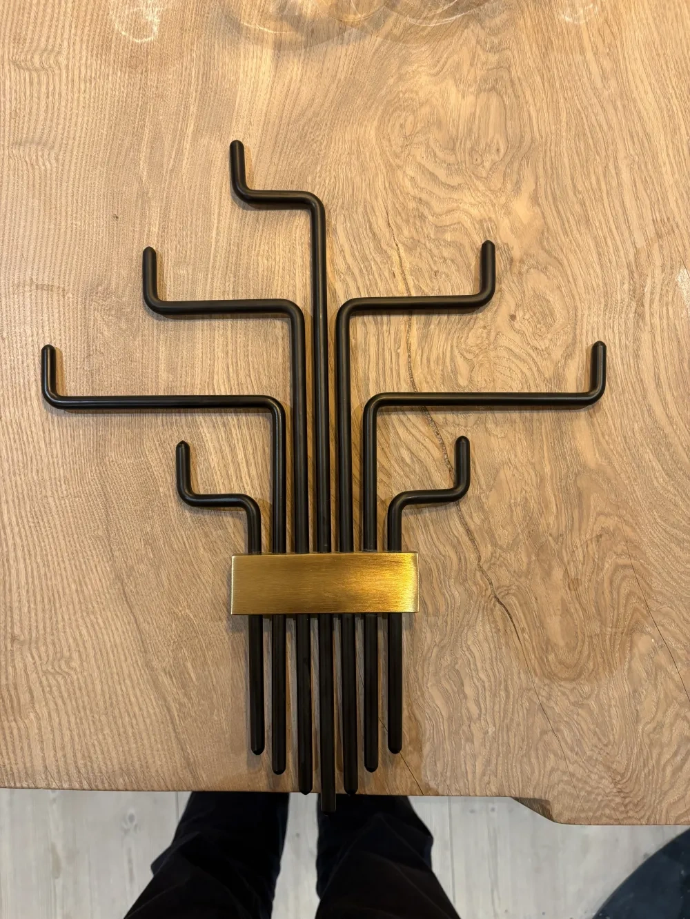 建筑风格壁挂式衣帽架 – 现代设计 - 免费 3D 打印模型 - MakerWorld