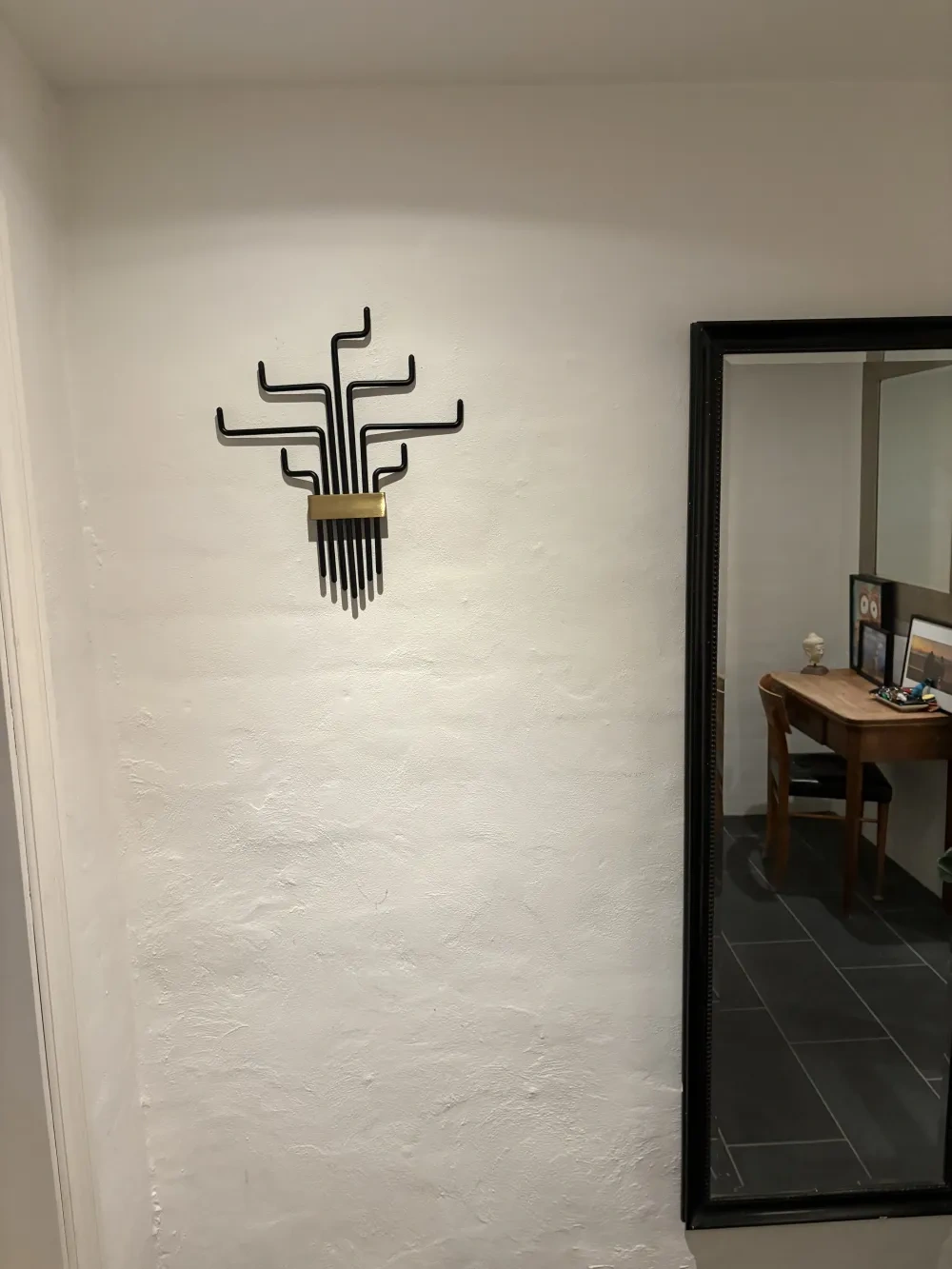 建筑风格壁挂式衣帽架 – 现代设计 - 免费 3D 打印模型 - MakerWorld