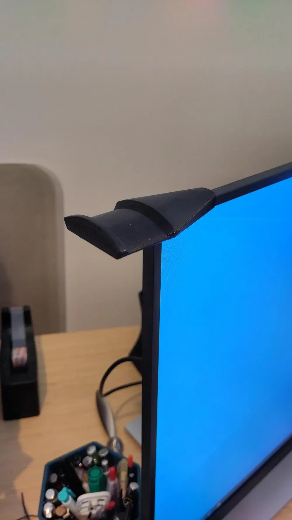 Clip-on Monitor Headphone Holder - 免费 3D 打印模型 - MakerWorld
