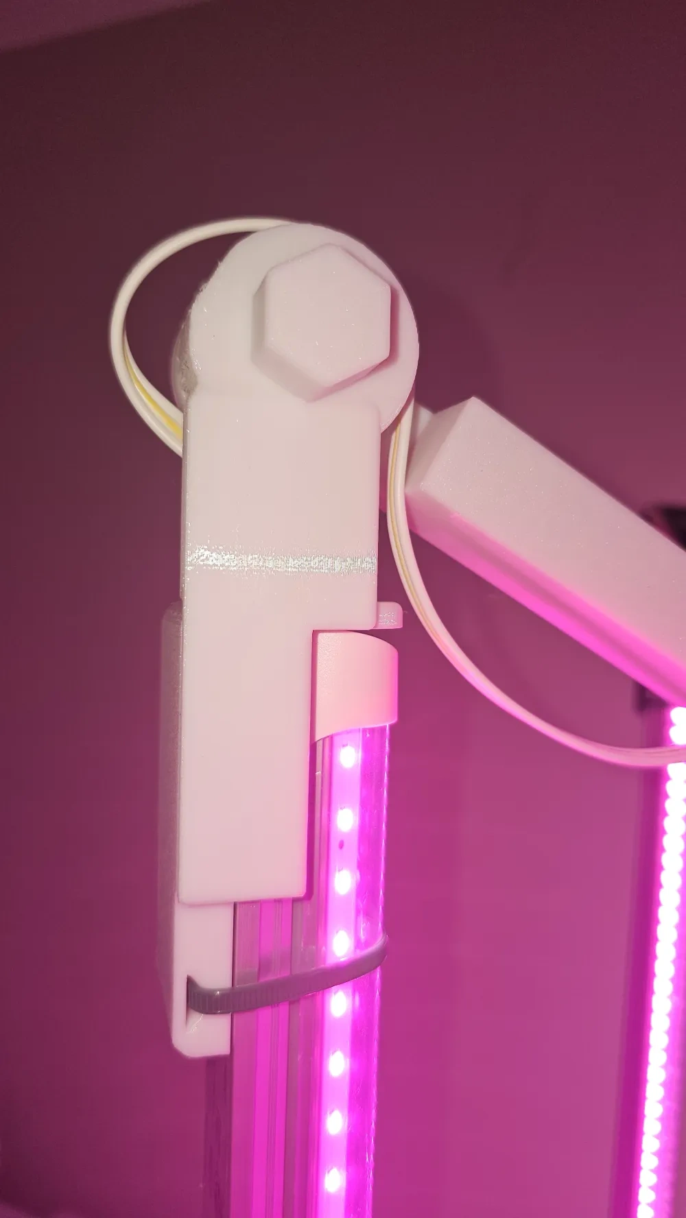 用于 Hoocho 模块化塔的生长灯支架 来自 FjordFoundry MakerWorld：免费下载 3D 模型