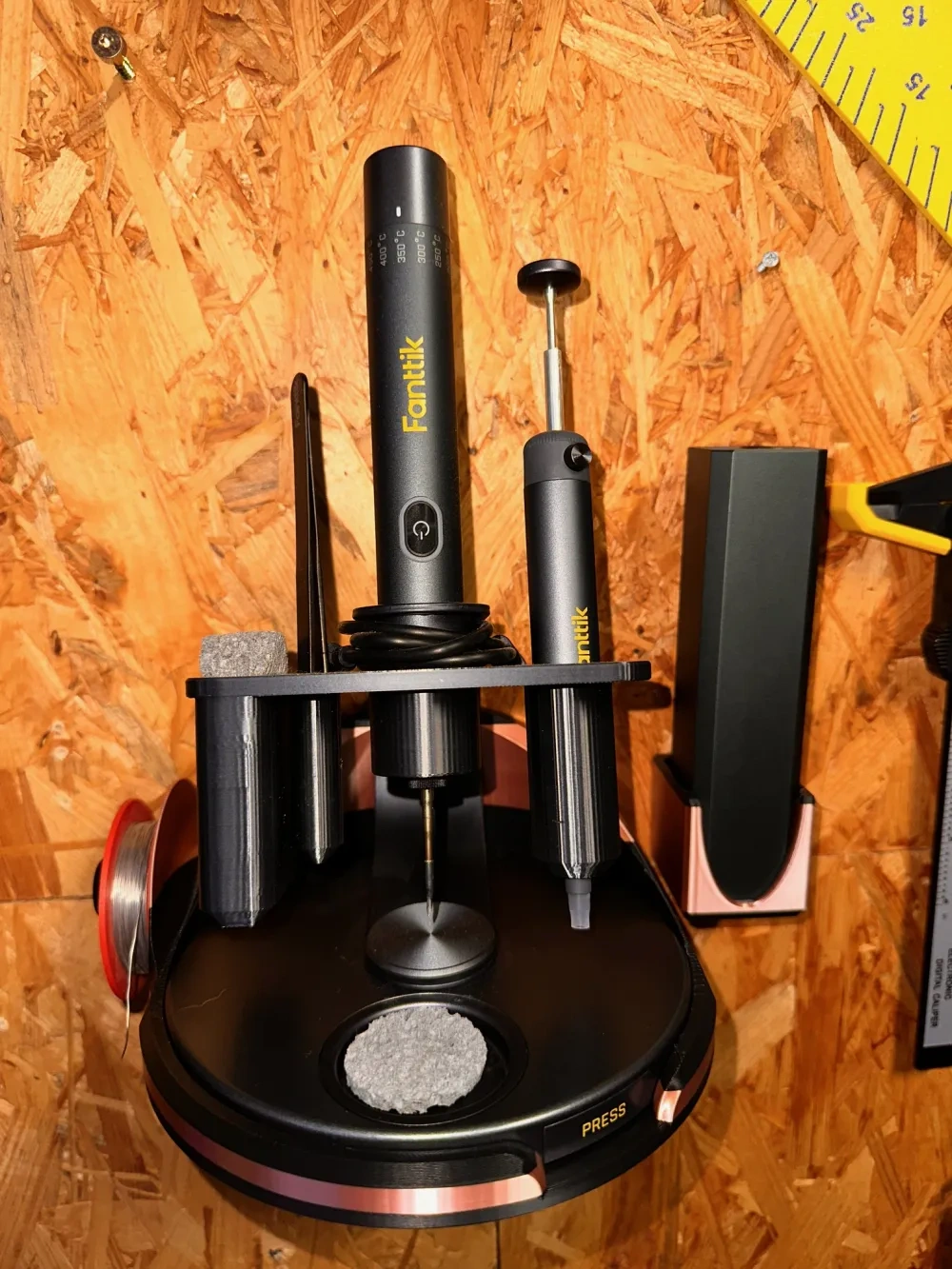 Fanttik T1 Max 墙壁支架 - 免费 3D 打印模型 - MakerWorld