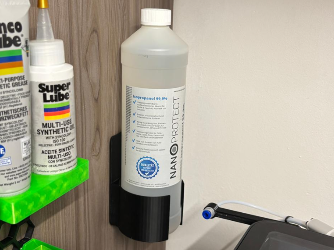 1升异丙醇瓶壁挂架 - 免费 3D 打印模型 - MakerWorld