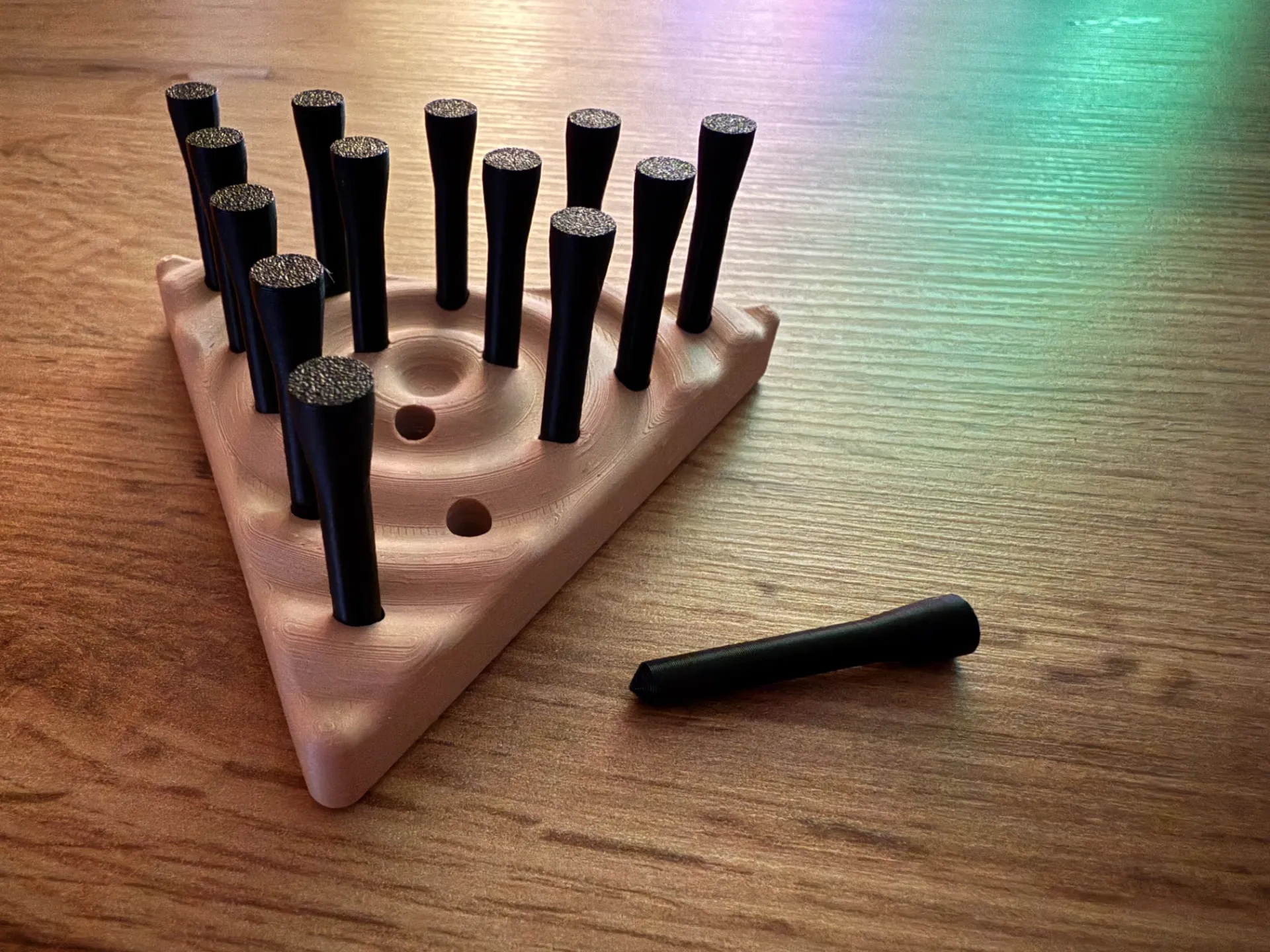3D-Printed Peg Game with Ripple Design 来自 Tueftlerbox - MakerWorld