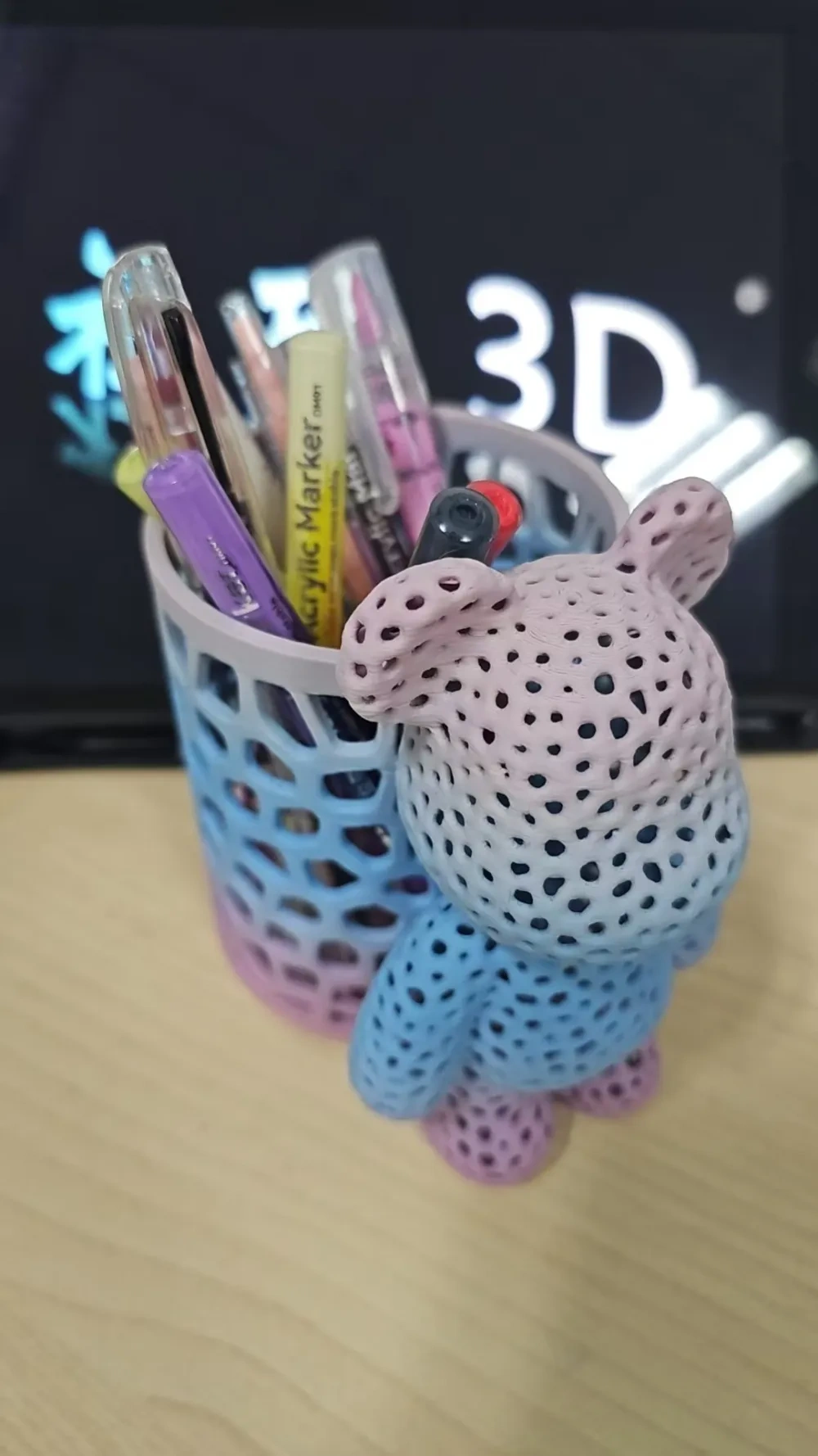 镂空暴力熊笔筒 二次创作 - 来自 社恐3DMakerWorld：免费下载 3D 模型