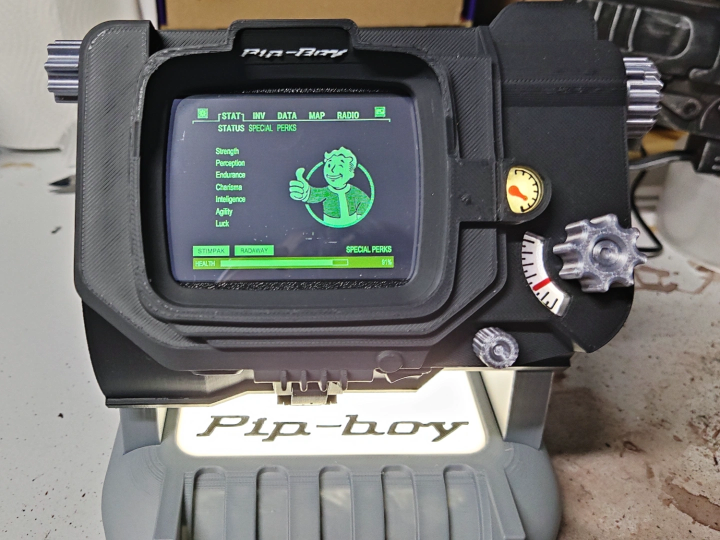 Pip Boy Display Stand for MysteryMakers Pip Boy 来自 ASTDrones - MakerWorld