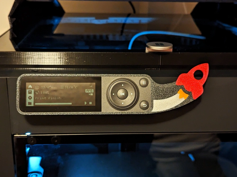 Rocket Screen Bezel for Bambu Lab P1P and P1S 来自 Ken Mills - MakerWorld