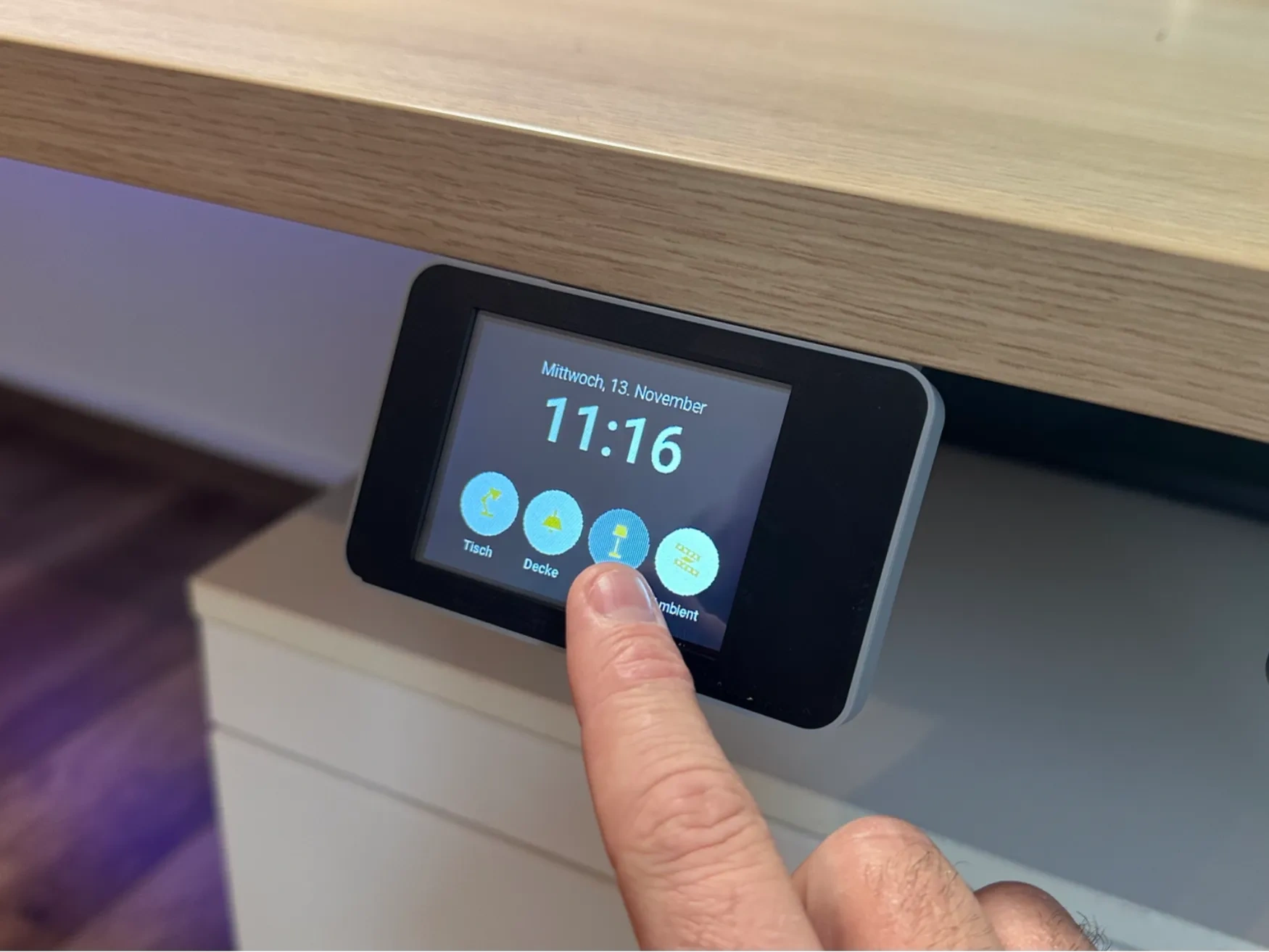 Desk Mount for Touch Display ESP32 2432S028 for HA 来自 akuehlewind ...