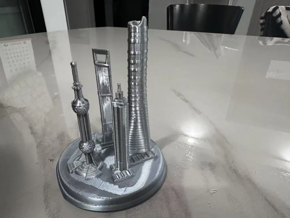 上海4件套标志建筑中心大厦东方明珠塔 来自 Gavin Lin MakerWorld：免费下载 3D 模型