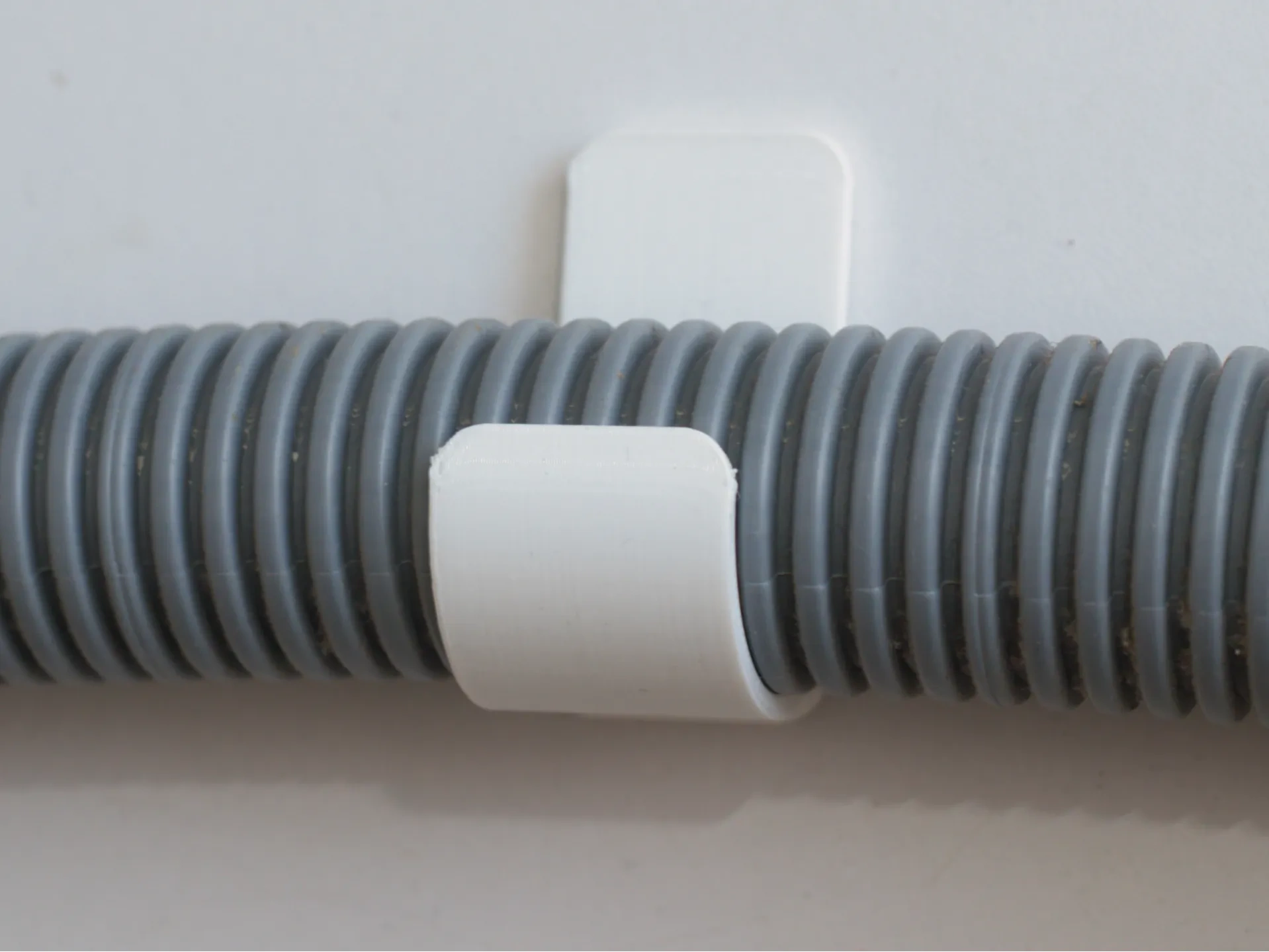 Wall-Mounted Washing Machine Hose Clip 来自 Pix_CZ - MakerWorld