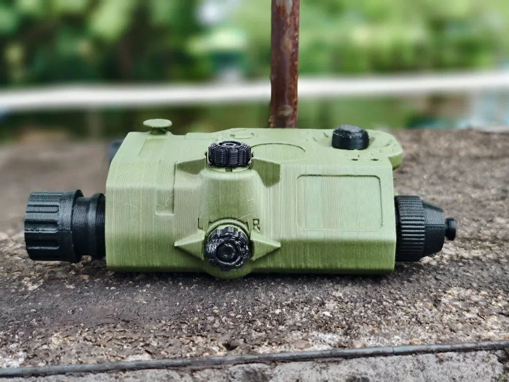 EOTech PEQ-15 DBAL-A2 激光照明瞄准器玩具模型 来自 补补觉去 MakerWorld：免费下载 3D 模型