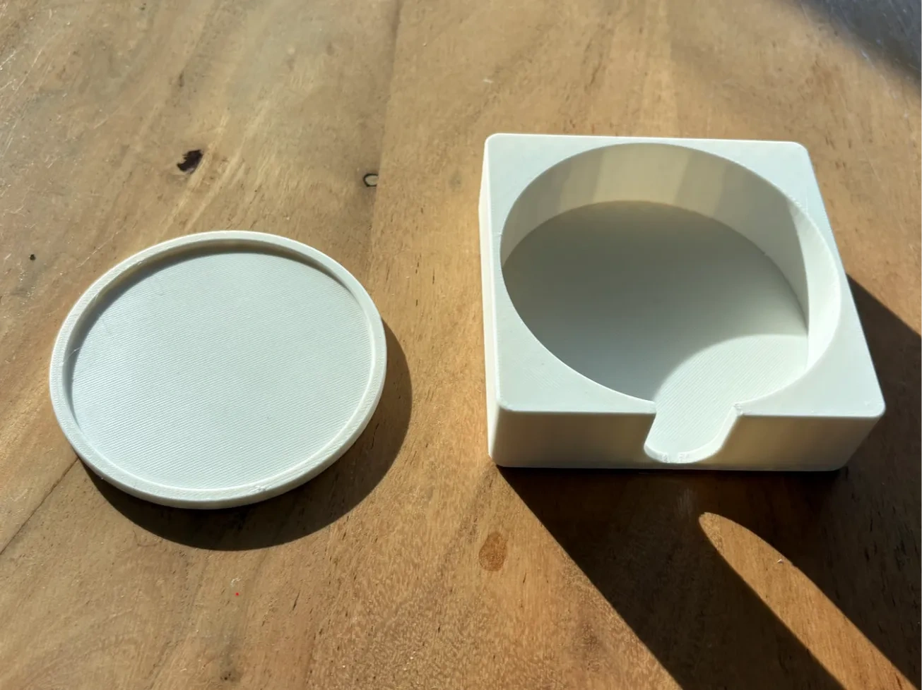 Basic coasters with storage 来自 GreatRedSunCreations - MakerWorld