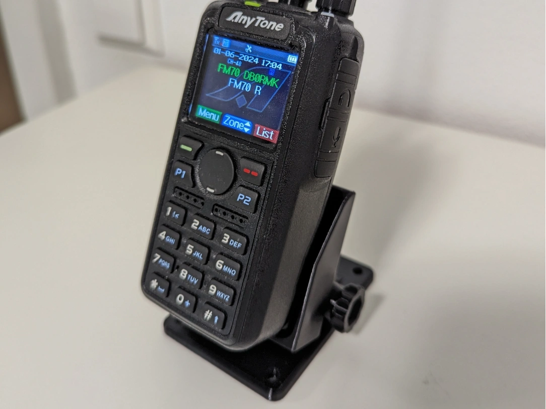 Anytone 868, 878 台式支架 来自 waheiko81 - MakerWorld