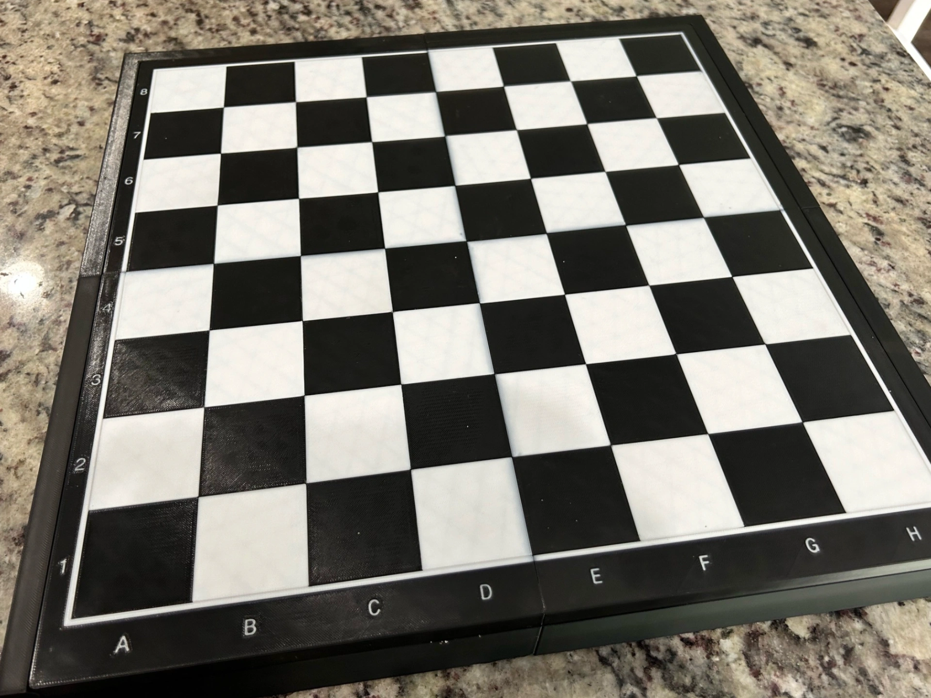 16 inch chess board with magnets inside for box 来自 Meyerhouse - MakerWorld
