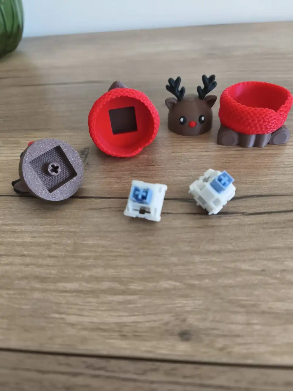 鲁道夫圣诞驯鹿解压点击器 来自 Bluverie Studio MakerWorld：免费下载 3D 模型