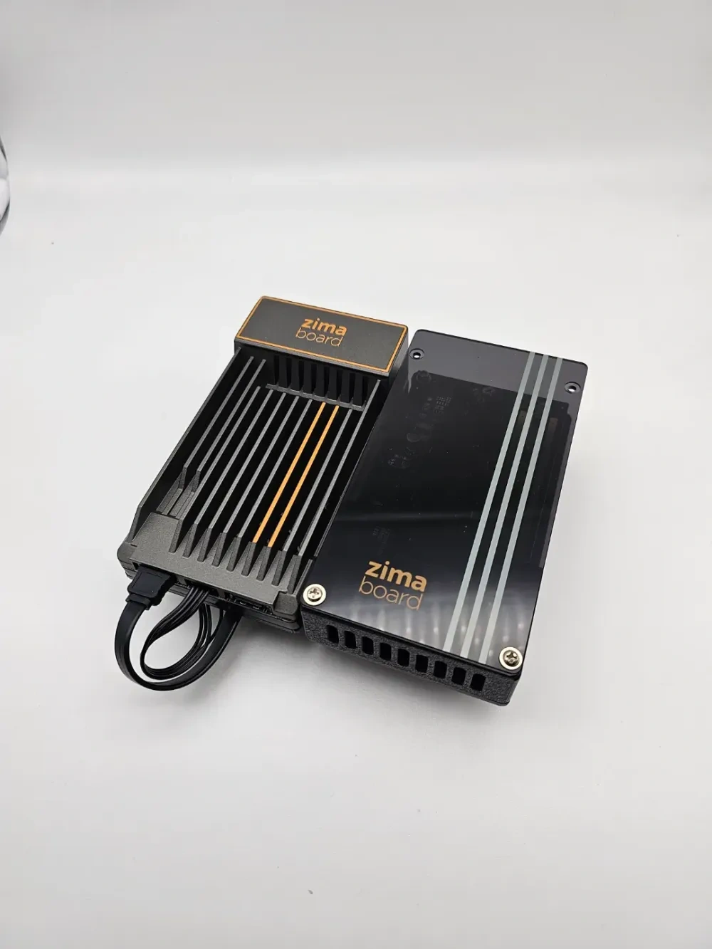 Zimaboard-NVMe-HDD-SDD 多功能支架 二次创作 - 来自 SimonMakerForgeMakerWorld：免费下载 3D 模型