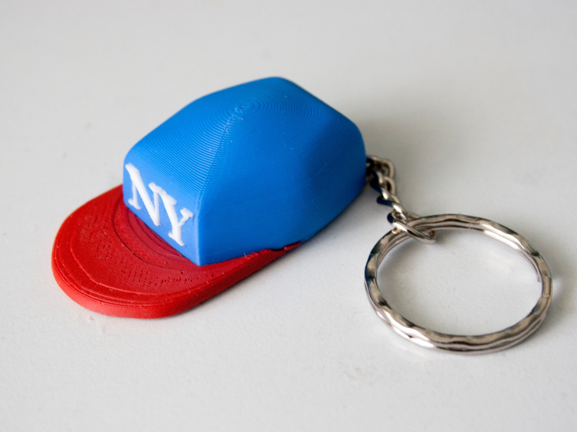 Baseball cap keychain, with adjustable text 来自 Wilhelmus - MakerWorld