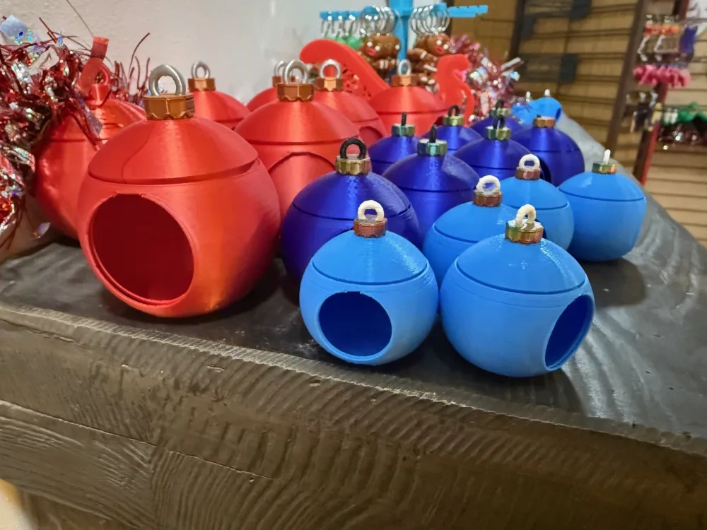 内嵌小球圣诞饰品 来自 D3 MakerWorld：免费下载 3D 模型