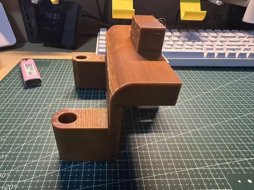 奇瑞瑞虎8L后排娱乐屏支架 来自 王天蛇 MakerWorld：免费下载 3D 模型