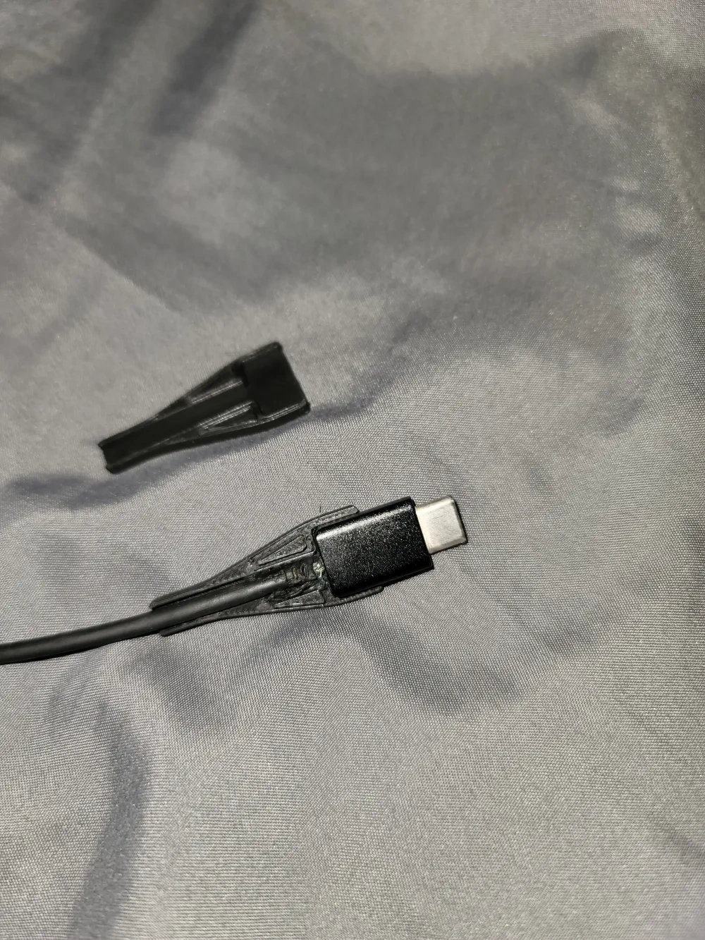 USB-C 线缆保护器 - 免费 3D 打印模型 - MakerWorld