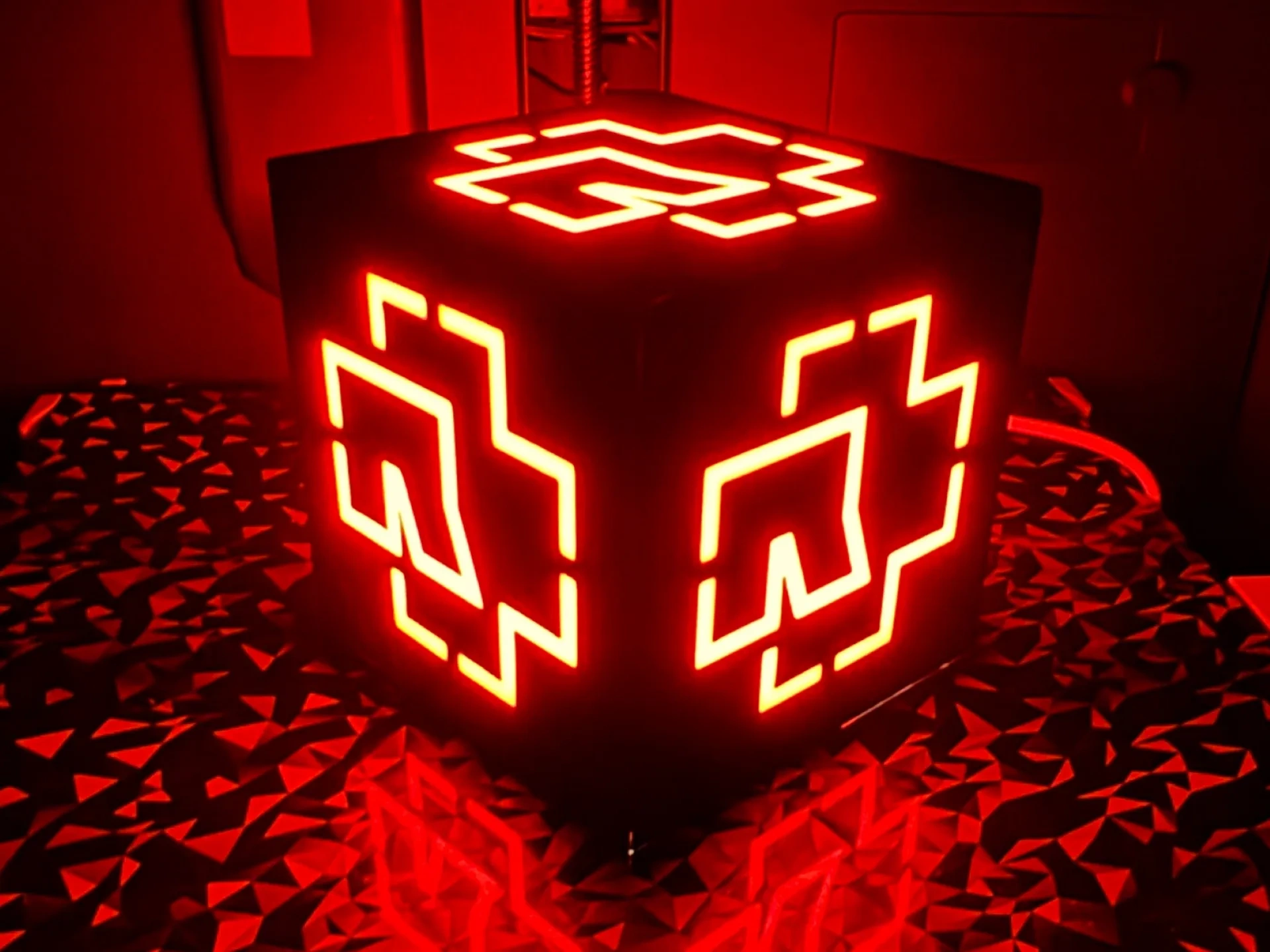 RAMMSTEIN LightCube 设计说明 来自 three dee - MakerWorld