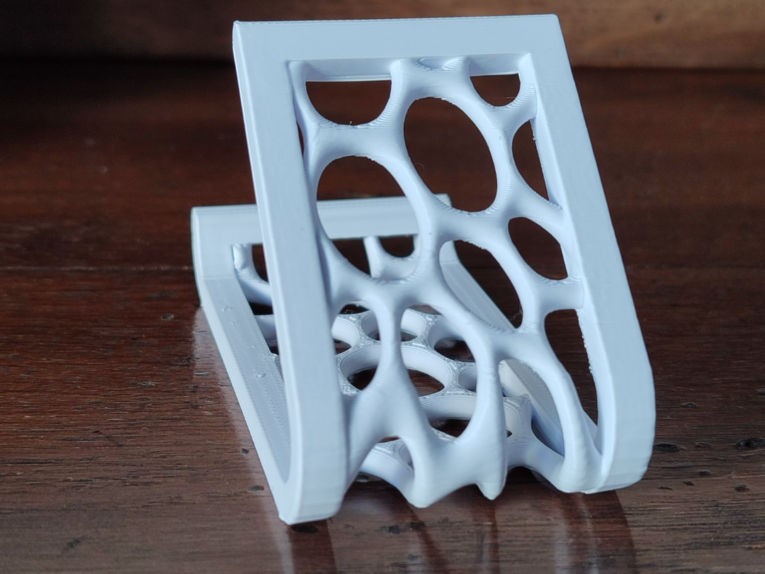 Voronoi 手机支架 - 免费 3D 打印模型 - MakerWorld