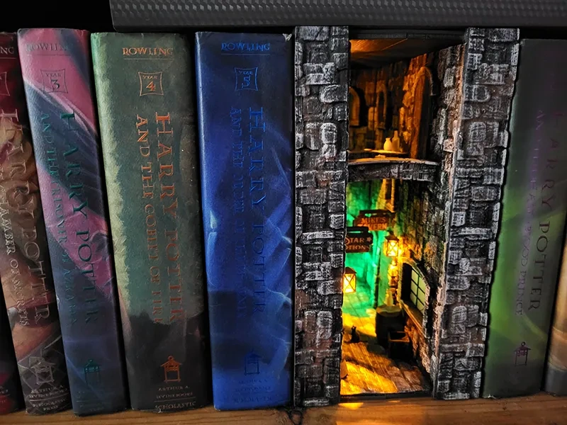 Whimsical Medieval Alley Book Nook 来自 VegaWoodWorks - MakerWorld