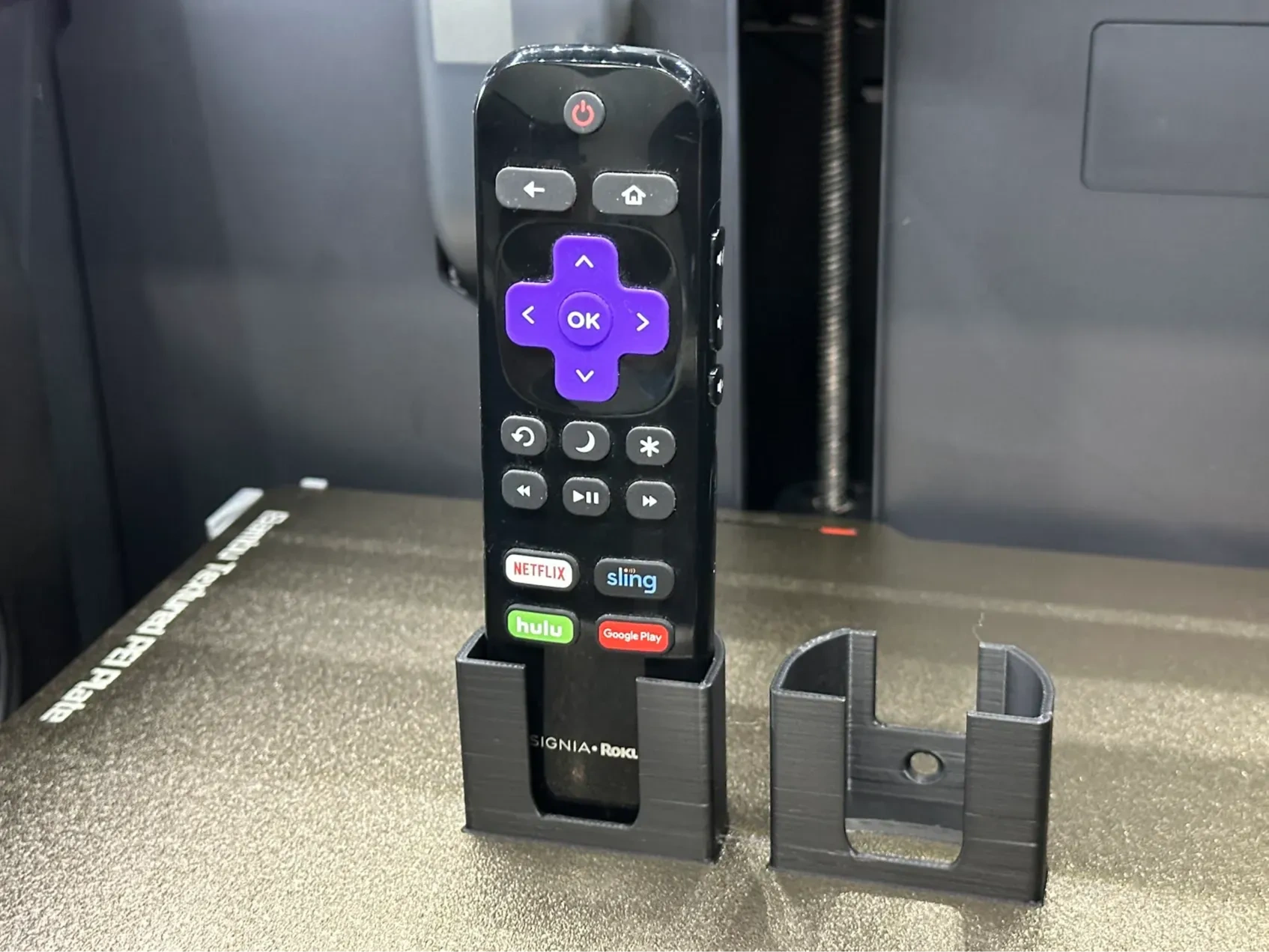 Roku Remote Holder w/Screw Mount 来自 Ocular Dynamic - MakerWorld