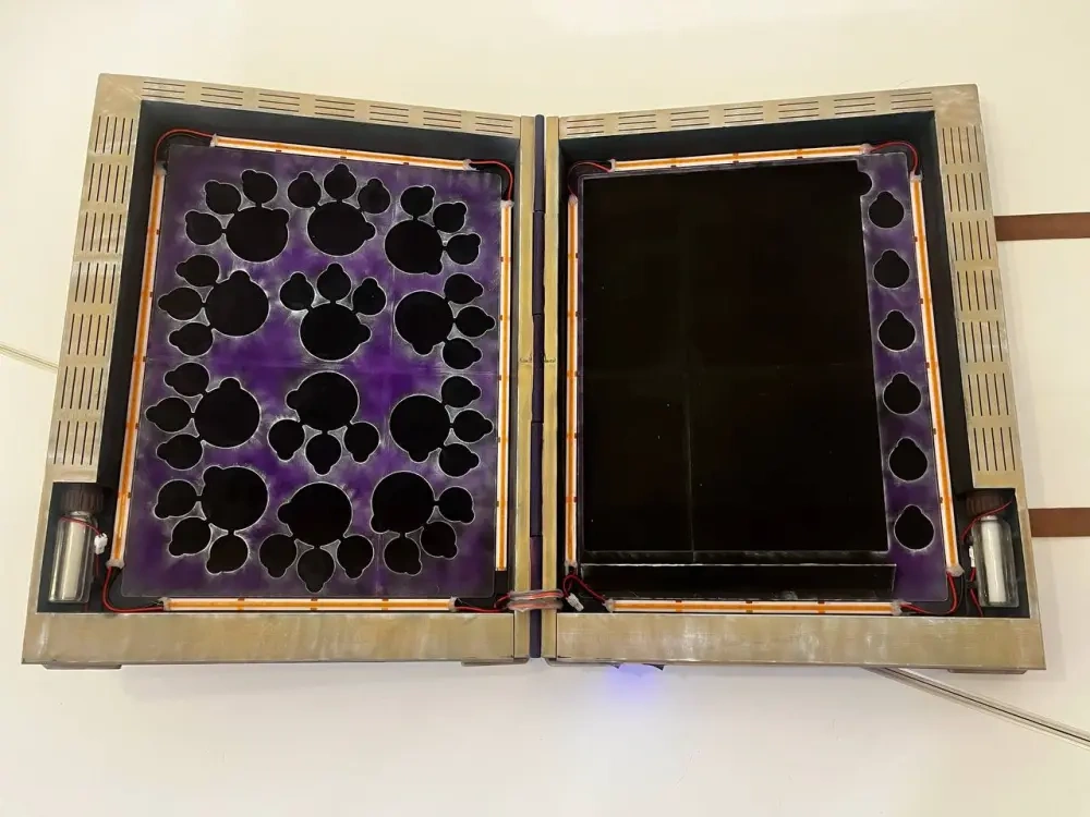 时钟塔上的血 - 豪华魔法书 来自 Torchinsky MakerWorld：免费下载 3D 模型