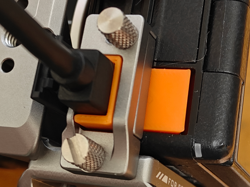 索尼A7C2 HDMI卡扣填充 来自 Tumenslo MakerWorld：免费下载 3D 模型