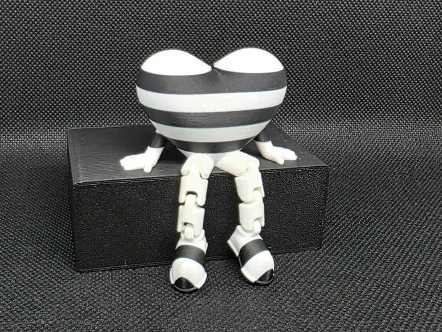 可活动关节的可活动的囚犯爱心伙伴 来自 Ireality MakerWorld：免费下载 3D 模型