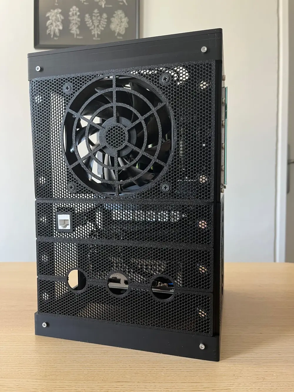 Microlab 2 - 迷你模块化家用服务器机架 来自 CB4D MakerWorld：免费下载 3D 模型