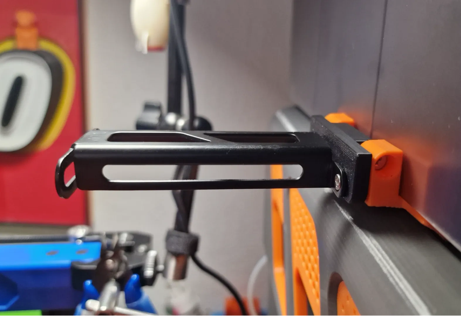 用于P1S与BLV - AMS Riser的外部耗材支架 二次创作 - 来自 sandranav - MakerWorld