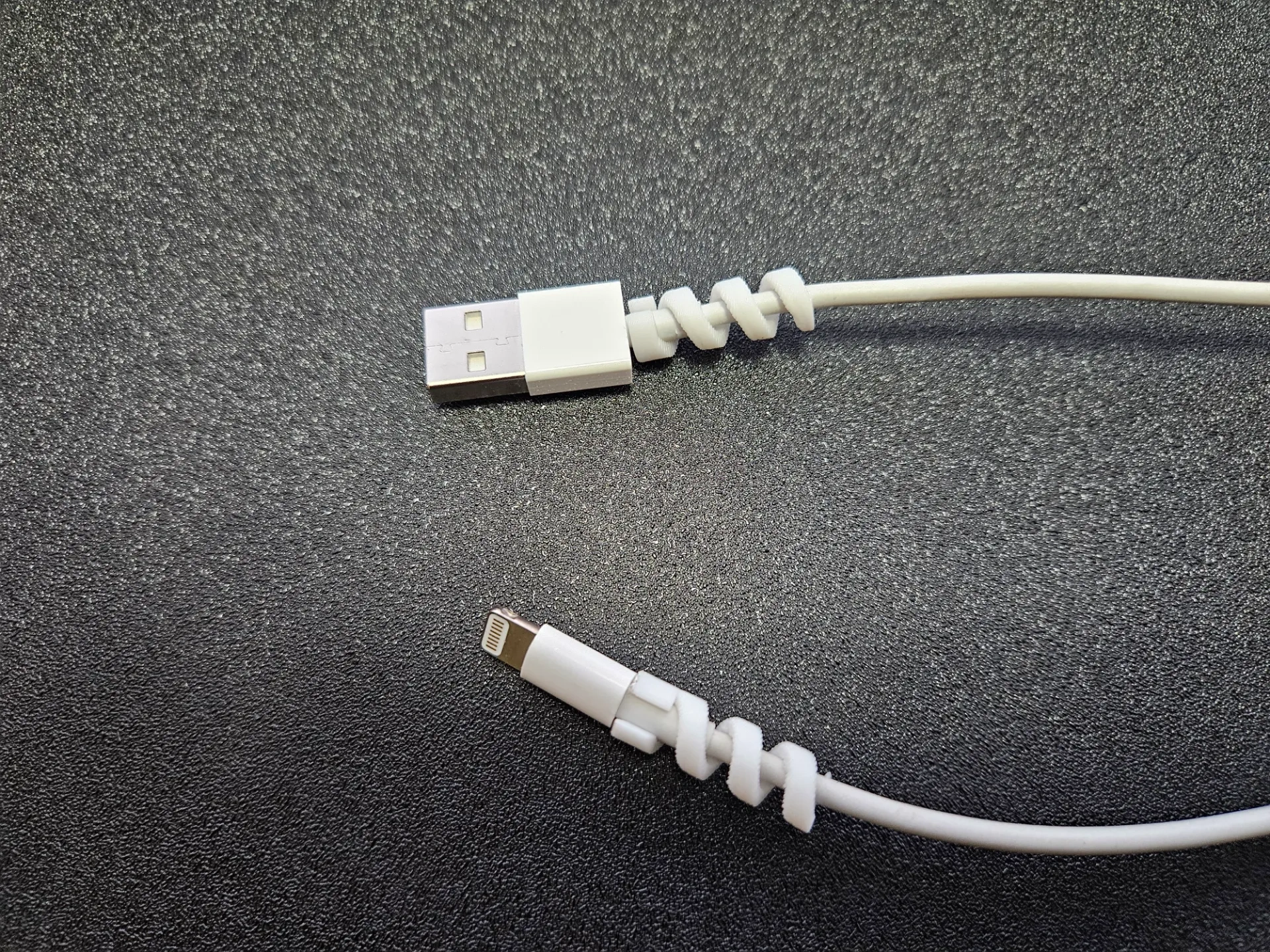 USB和Lightning数据线保护套件 来自 Darren - MakerWorld