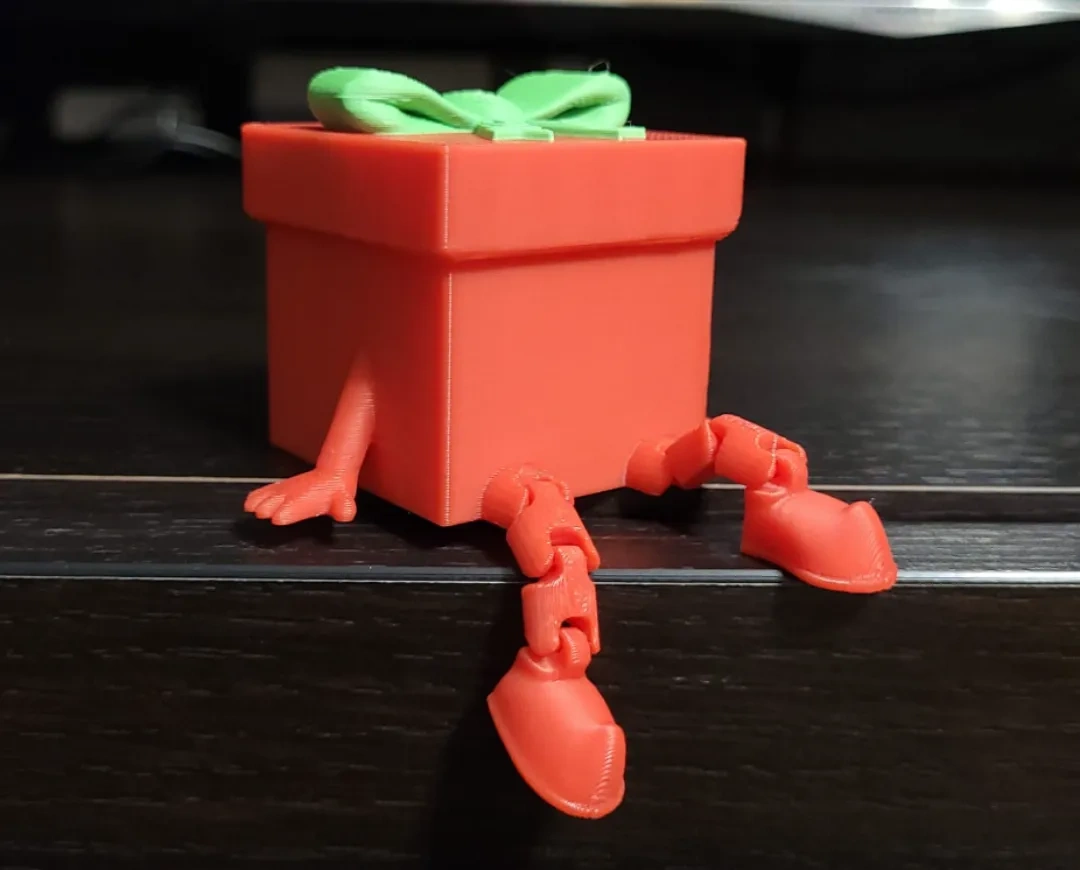 Christmas Gift Box with hands and Articulated feet 来自 Ireality - MakerWorld
