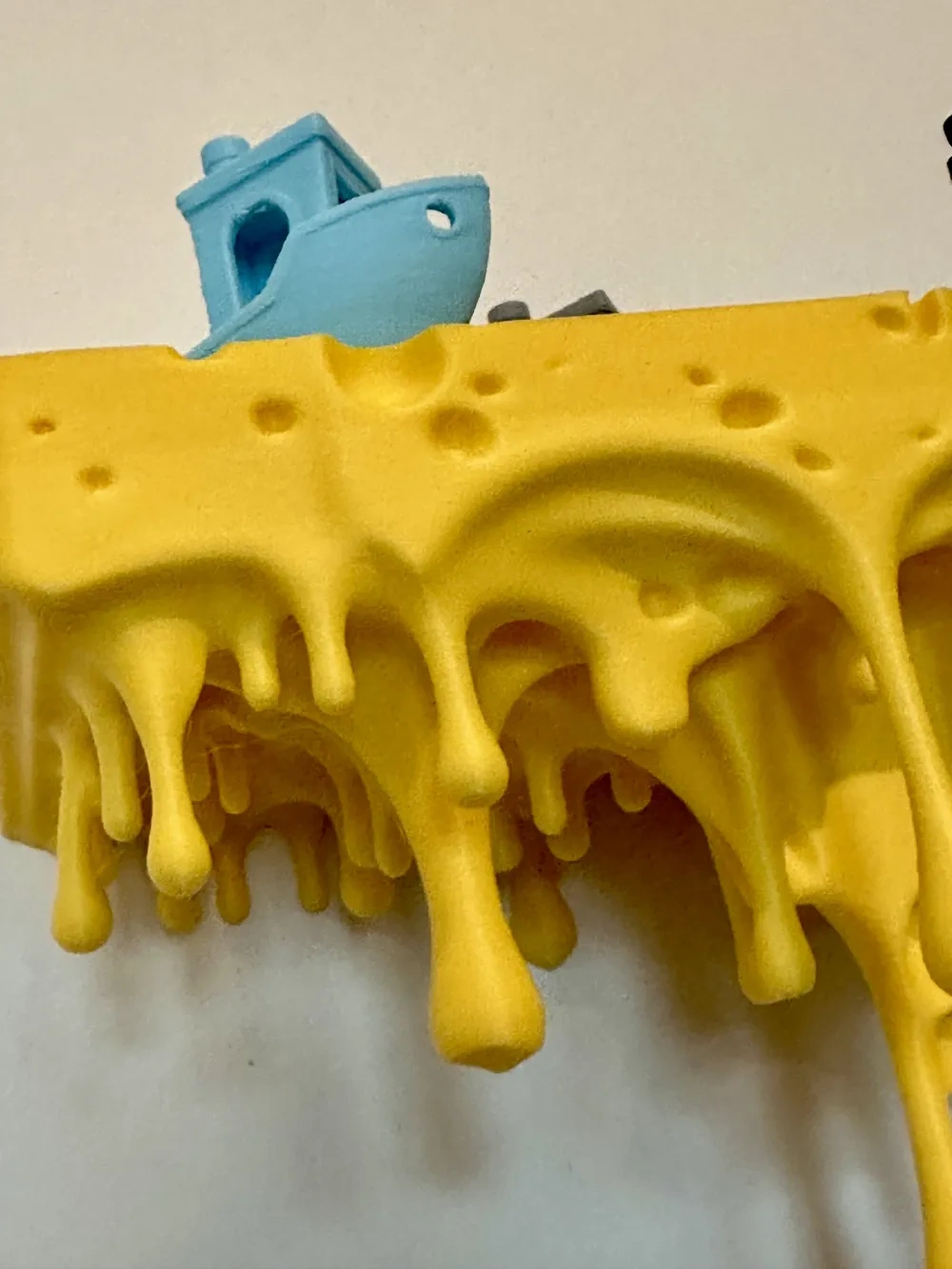 难以置信的融化瑞士奶酪架 - 免费 3D 打印模型 - MakerWorld