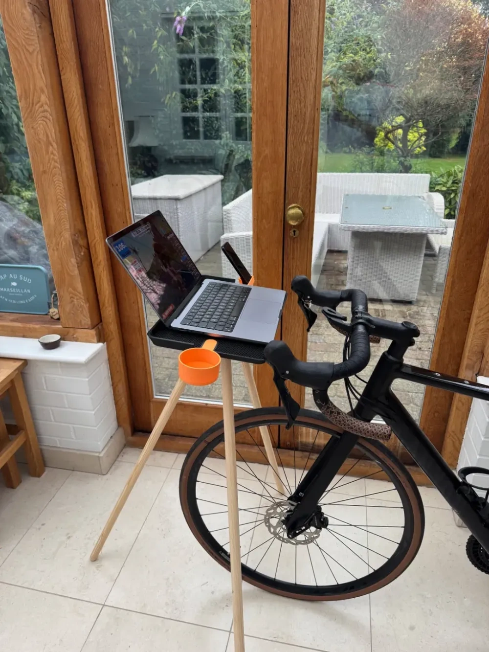 Zwift Turbo Trainer Laptop / iPad Stand 来自 MatrixOsiris - MakerWorld