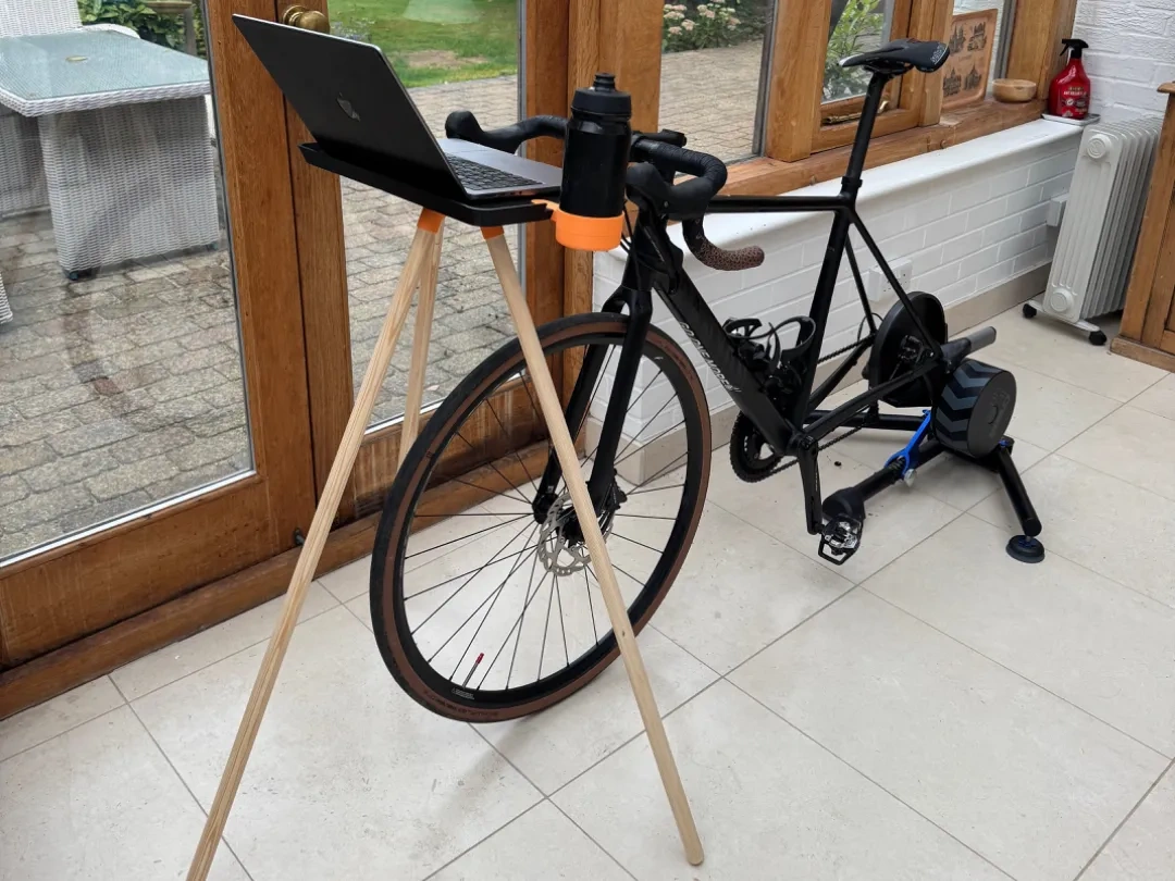Zwift Turbo Trainer Laptop / iPad Stand 来自 MatrixOsiris - MakerWorld