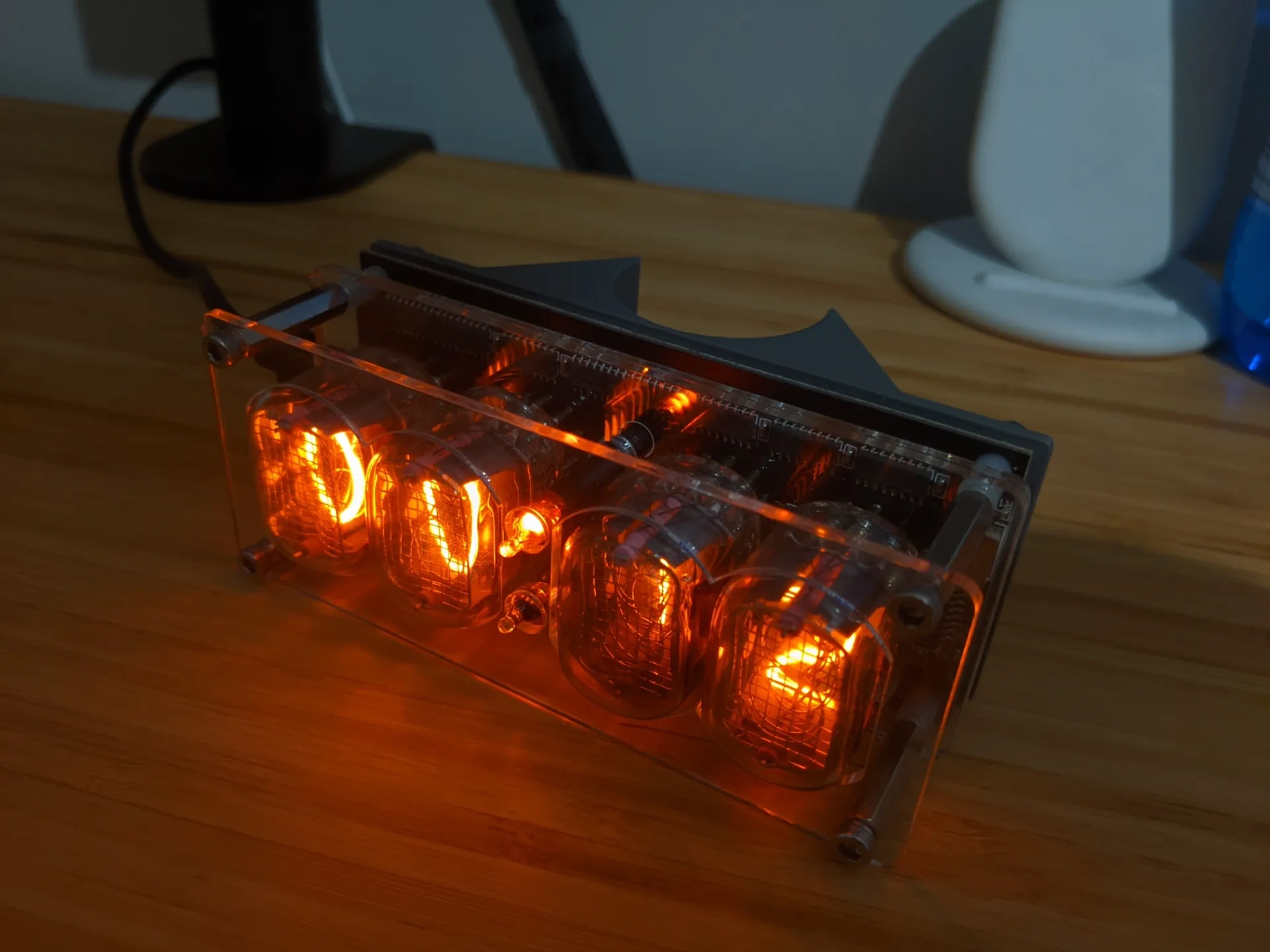 Nixie Clock Monitor Pole Mount Snap-On 来自 Luftwaffles - MakerWorld