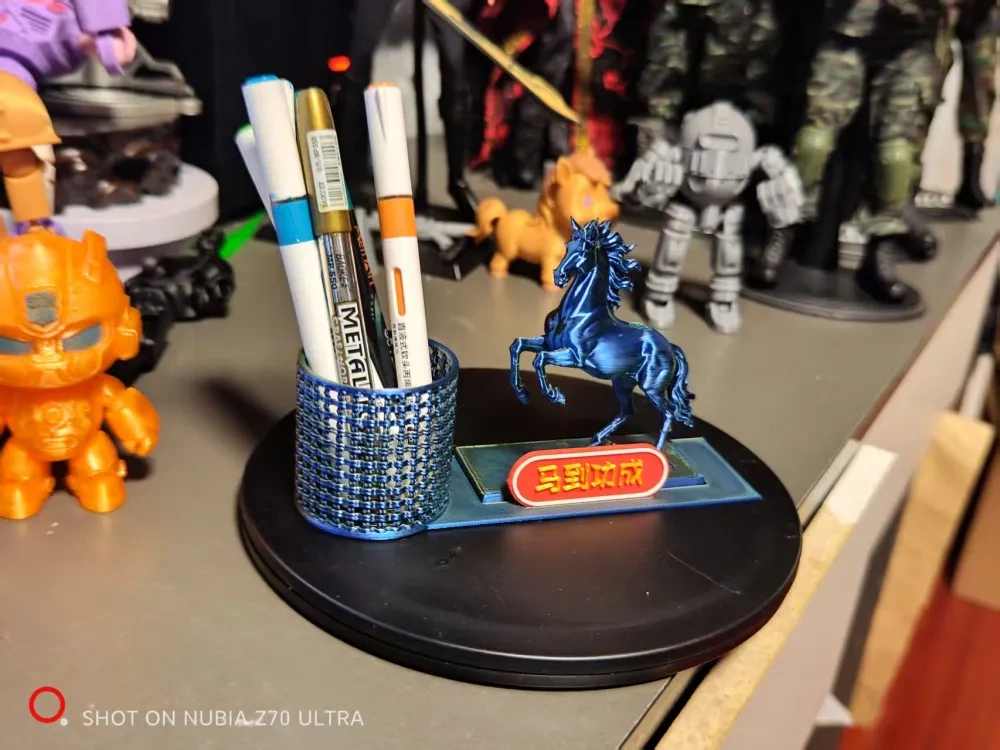 马到功成-艺术笔筒 - 免费 3D 打印模型 - MakerWorld