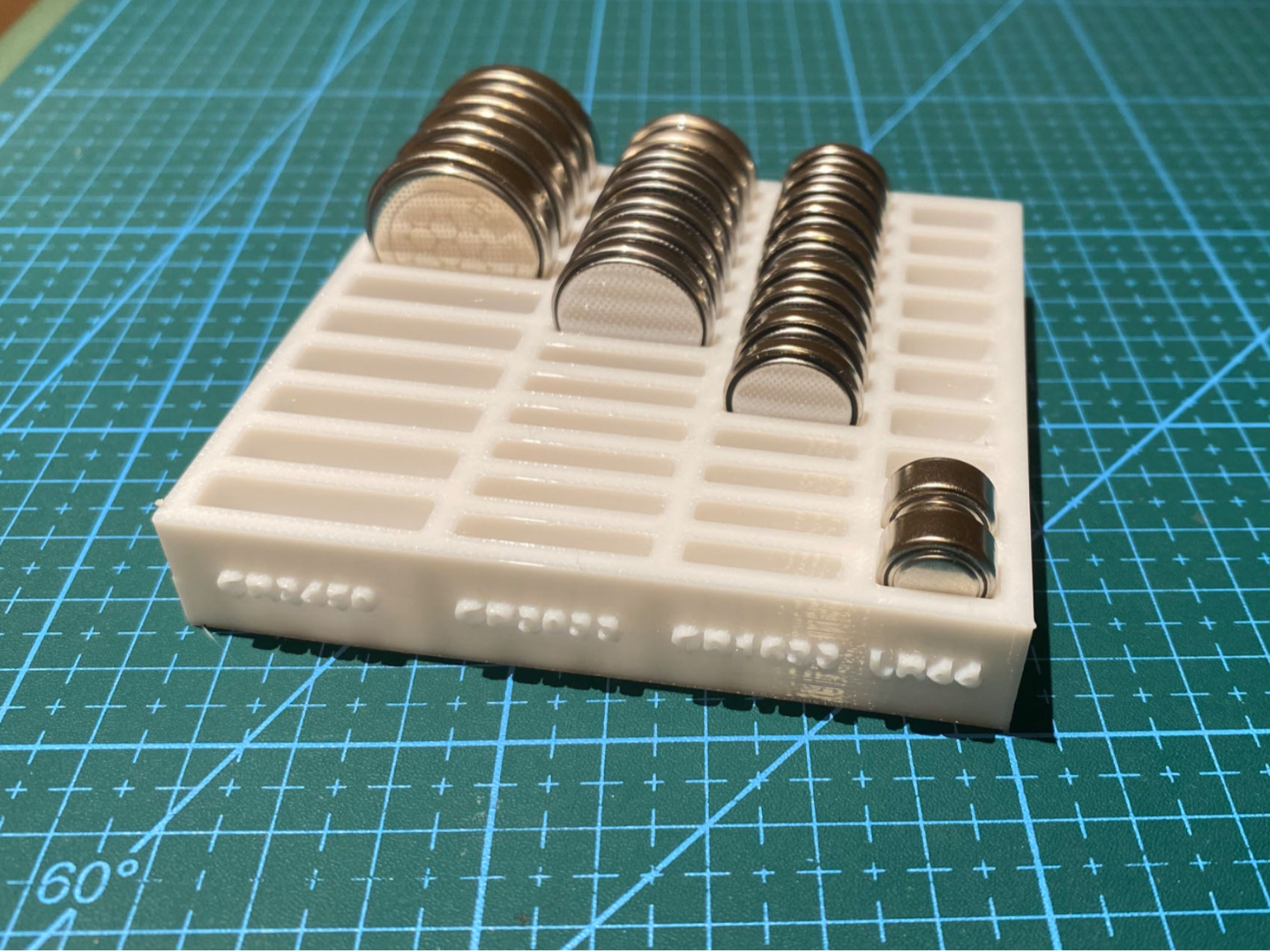 Battery storage box（CR2450 CR2032 CR1632 LR44) 来自 23 - MakerWorld