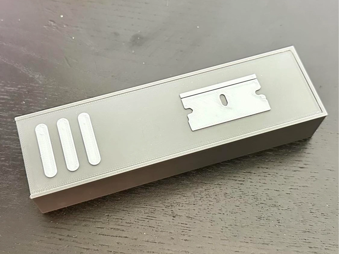 Sliding Lid Razor Blade Storage Box 来自 BATTCAVE - MakerWorld