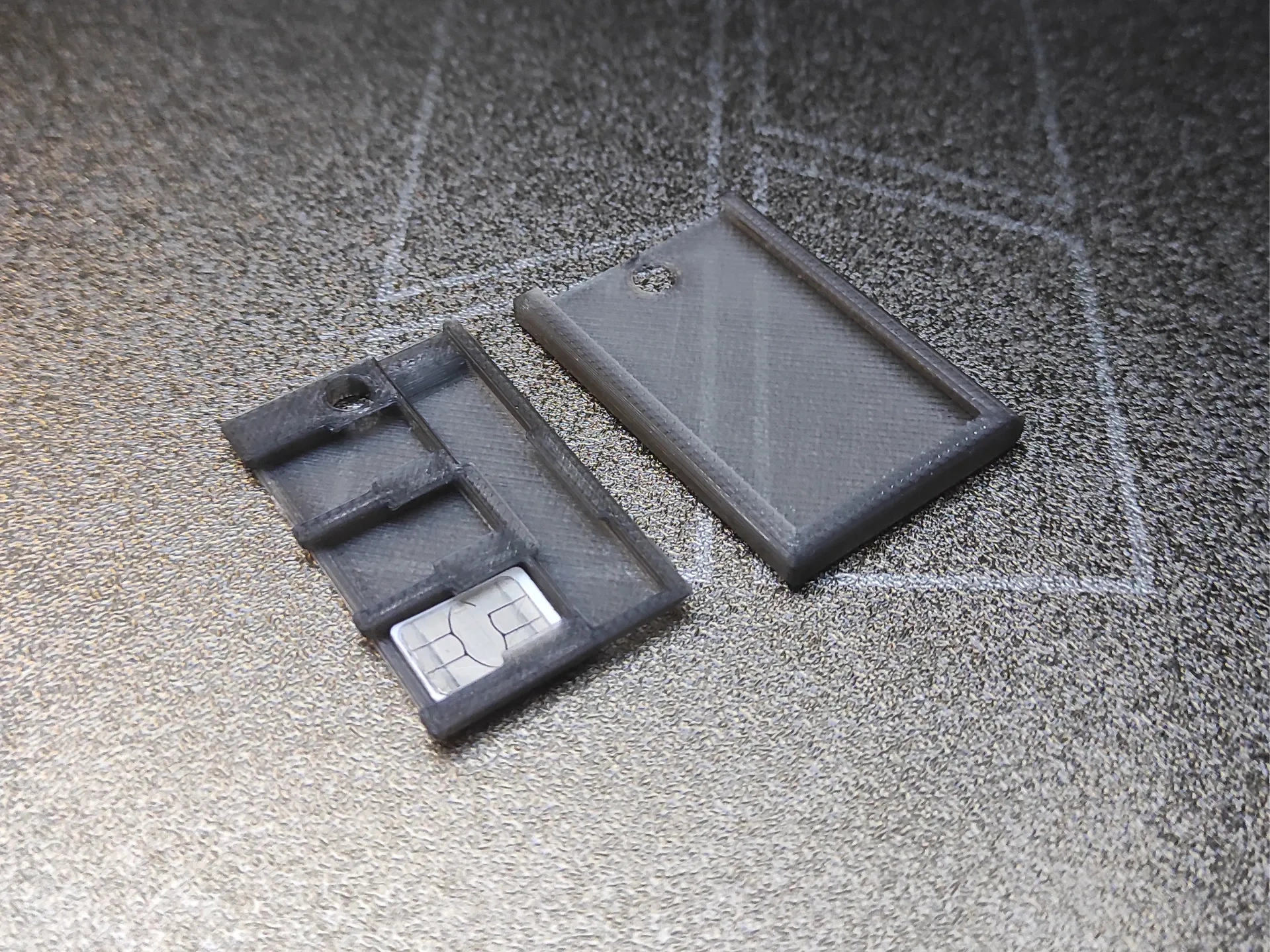 Mini SIM Card Holder Keychain 来自 We Be Printin' - MakerWorld