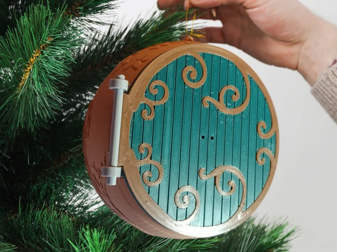 圣诞球 - 霍比特小屋版本，可打开 来自 Zebbb3D - MakerWorld