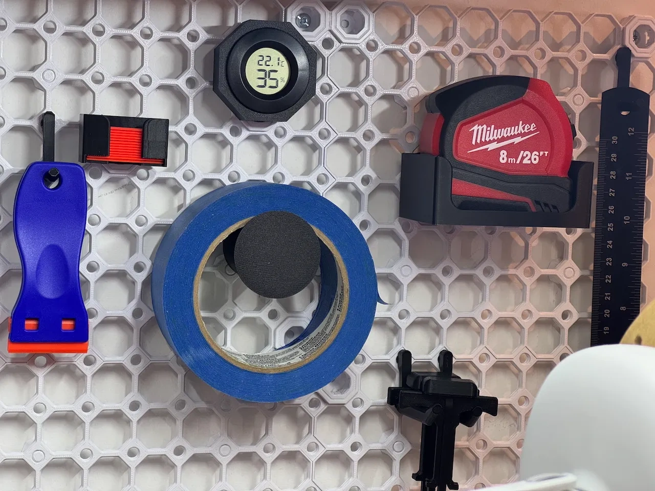 Multiboard Tape Holder Peg 来自 Jason and a bunch of wires - MakerWorld